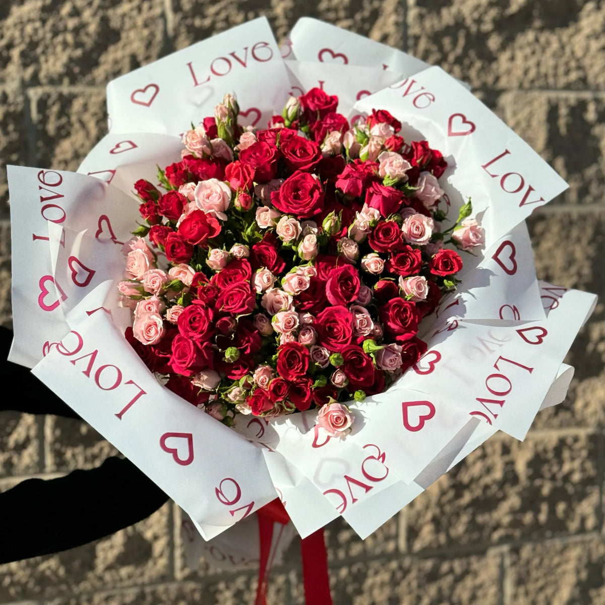 Express Your Love with Love You Rose and Red Roses Mix in Burbank, Los ...